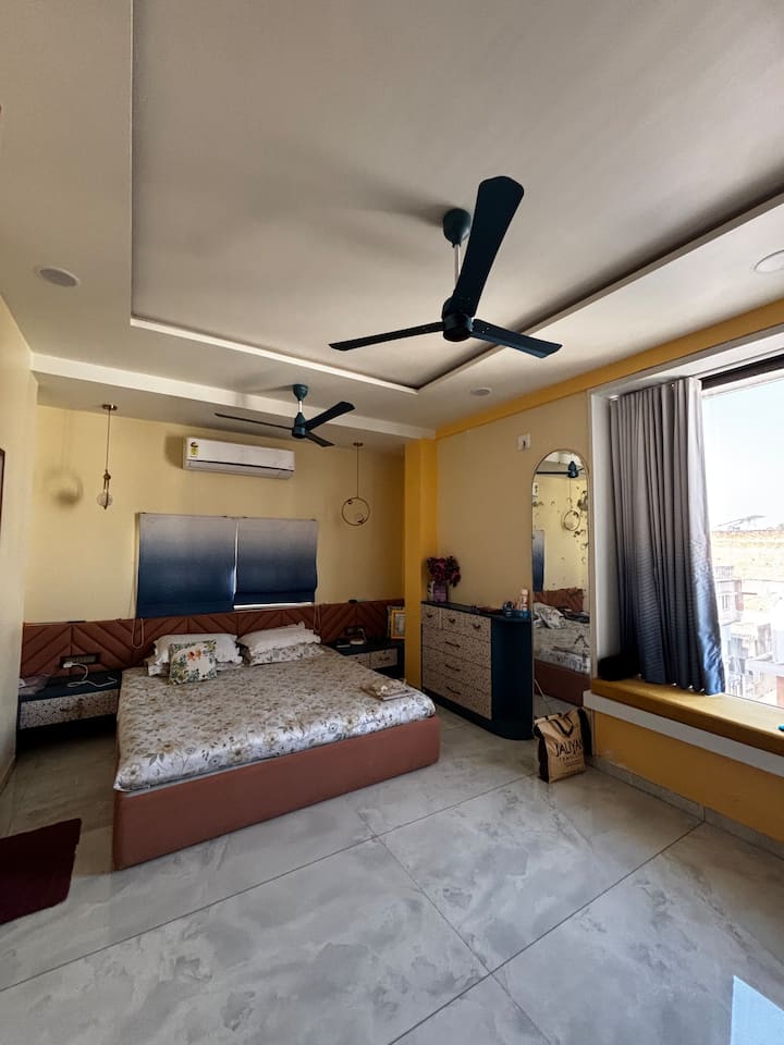 Design Led Stay In Gandhinagar With Peaceful Vibe - 간디나가르