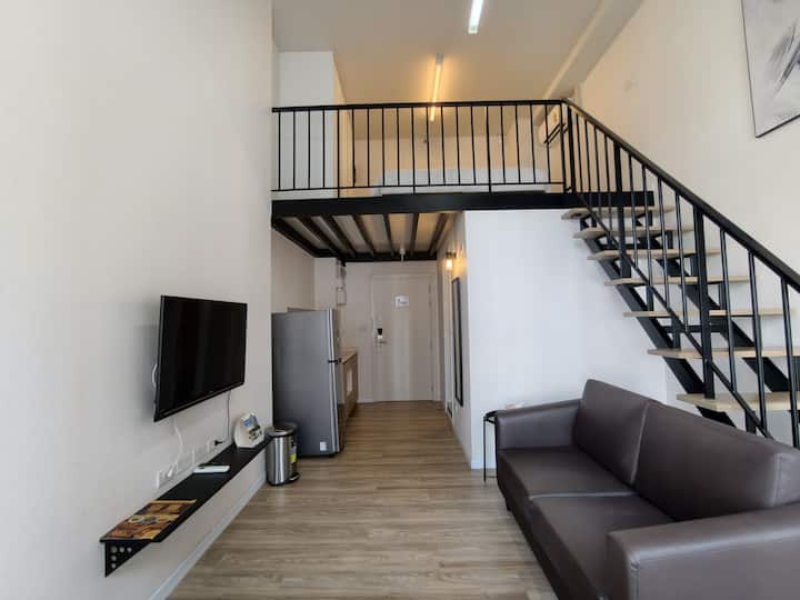 Blossom一卧带阳台2x2米大床loft公寓/住2人/泳池gym2 - Min Buri