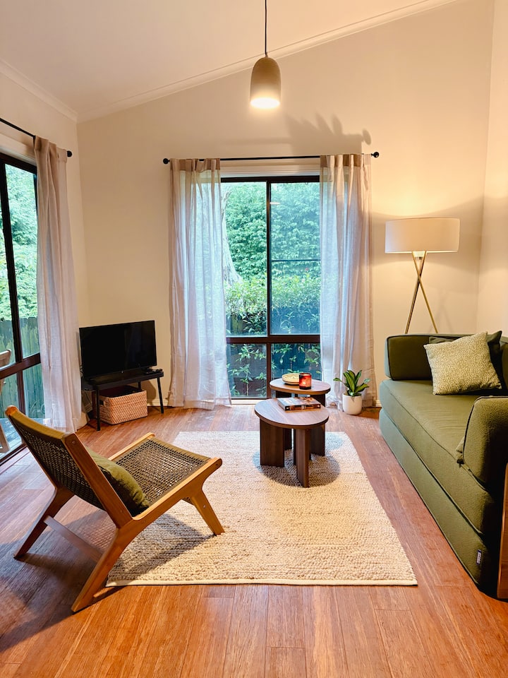 Buru Retreat, Secluded Couples Escape, Spa & Walks - Blackheath, NSW, Australia