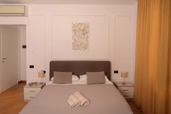 Eleganza E Comfort In Centro Con Colazione - Cosenza