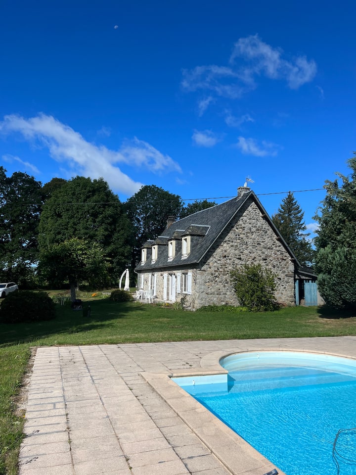 Maison Avec Piscine - La Tour-d'Auvergne
