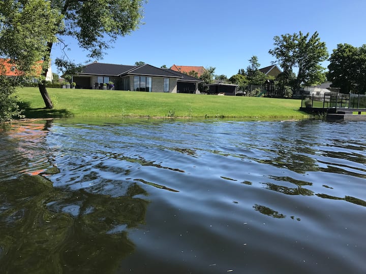 Stort Hus Direkte Til Odense Å- Kanoer- Natur-leg - Odense