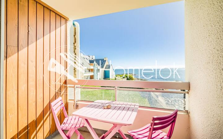 Peaceful Beachfront Apartment - Groix