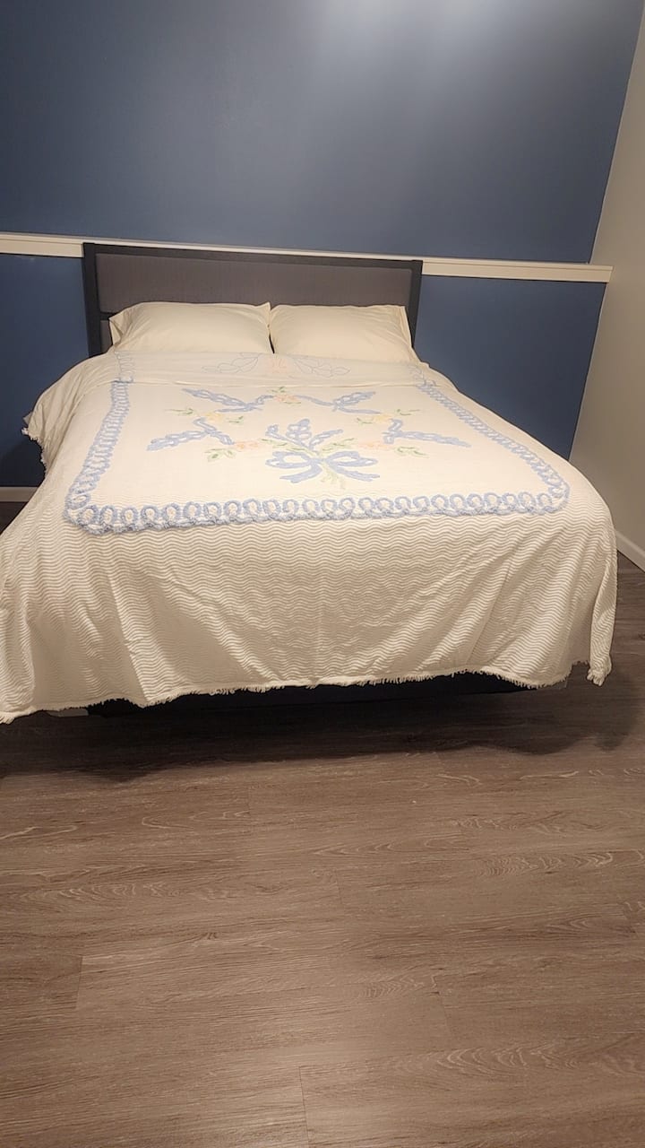 This Private Room Is Very Clean And Comfy & Quiet - Iowa City, IA
