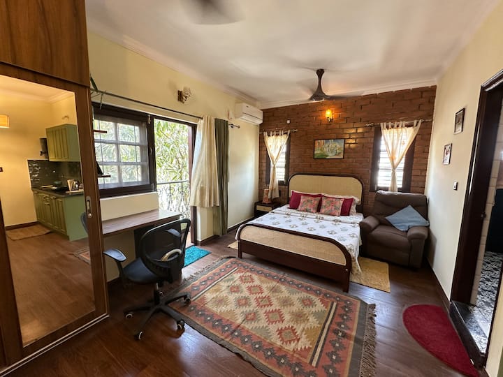 Cosy Studio Apartment 5 @ Hole In The Wall Cafe - Bengaluru
