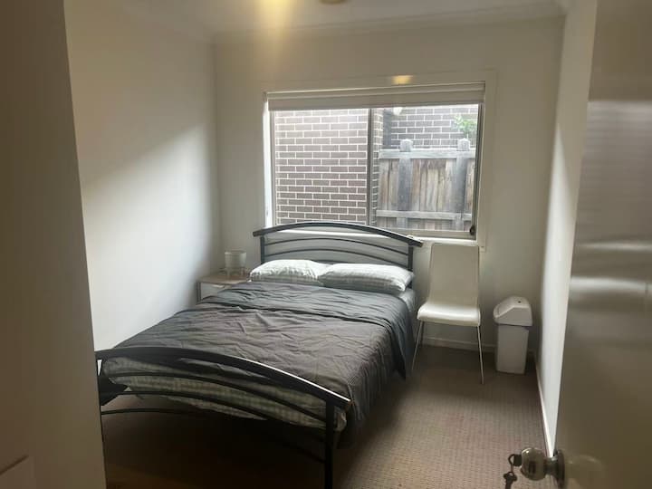 No.1 Cost-effective Room In Western Suburbs - Point Cook