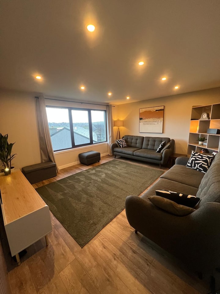 Bright Stay By The Broch - Lerwick