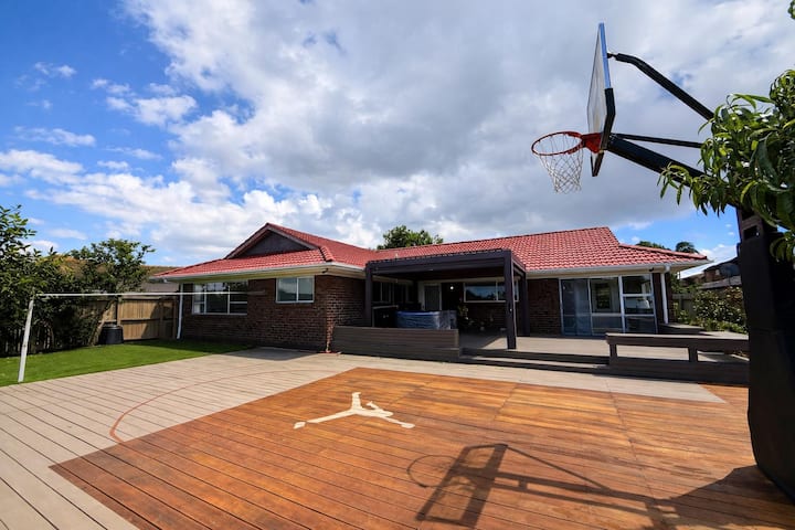 Sunnyhills 3br Family Home | Garden & Half Court - Waiheke Island