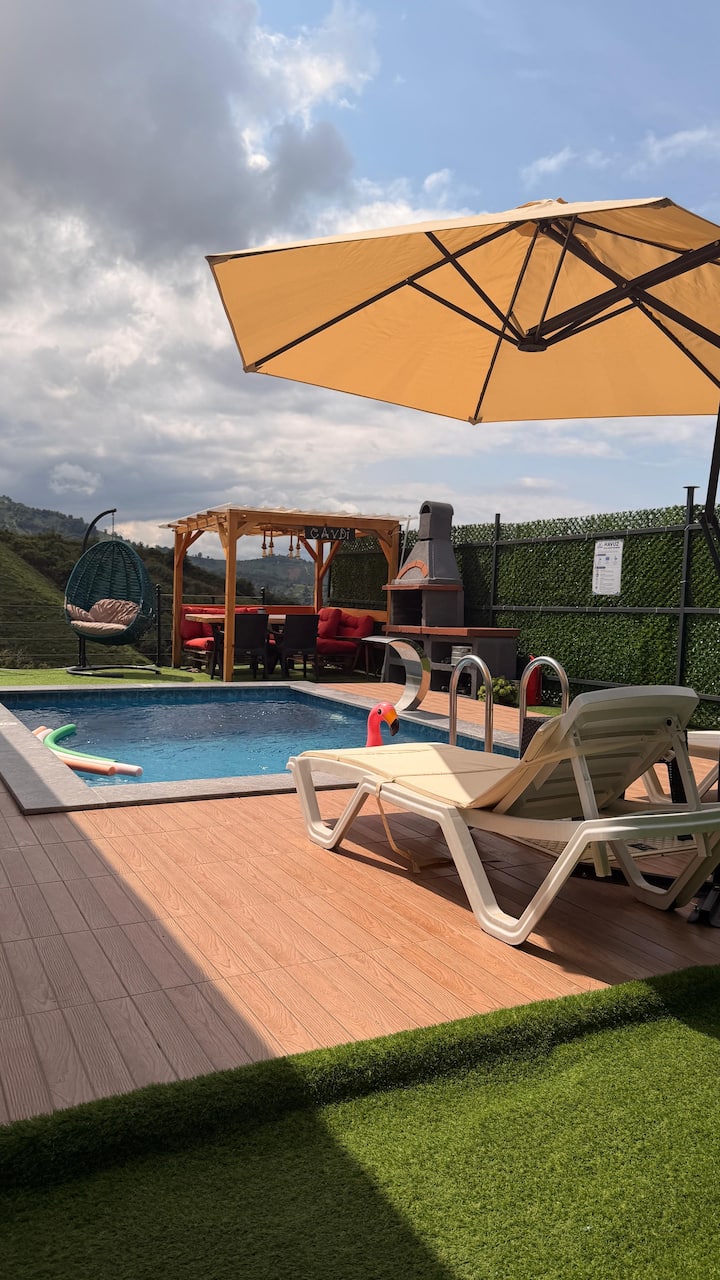 Isıtmalı Havuzlu Romantik Villa - Rize