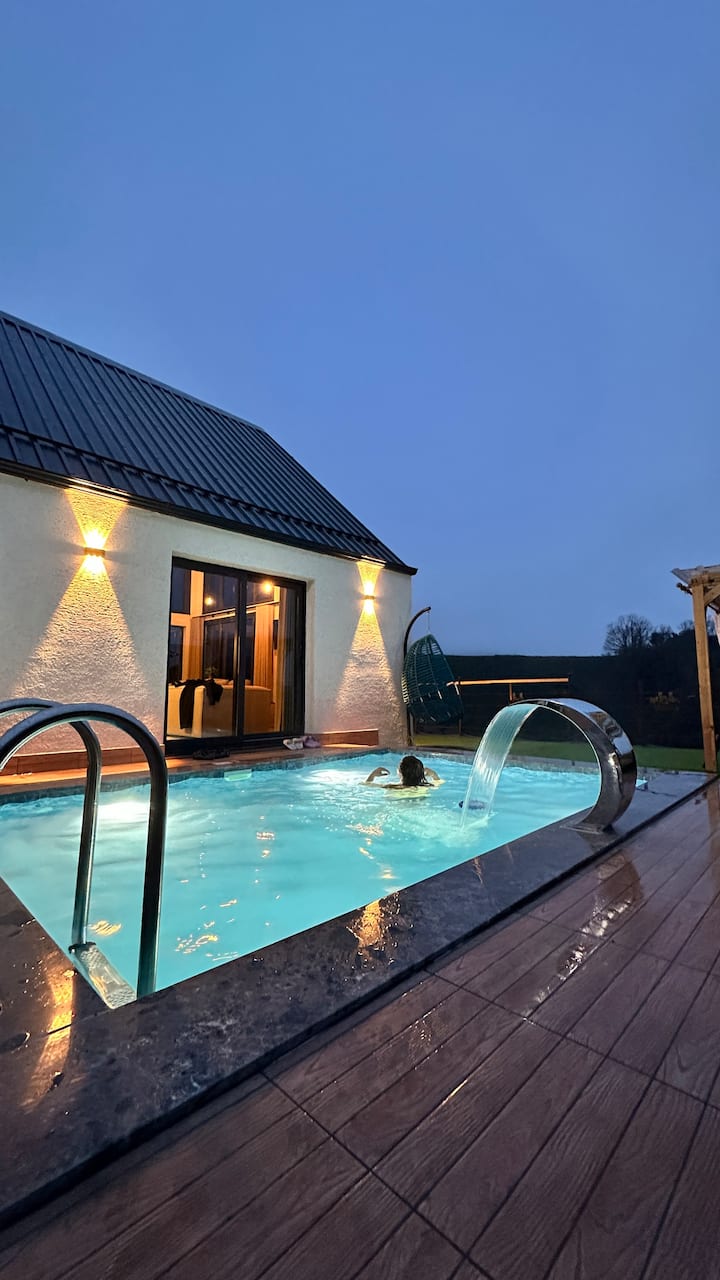 Isıtmalı Havuzlu Romantik Villa - Rize