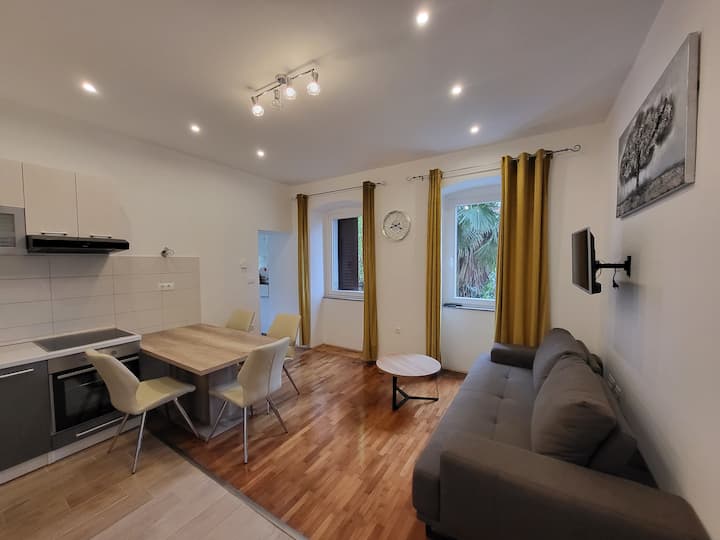 Apartment Lucky In Opatija - Opatija