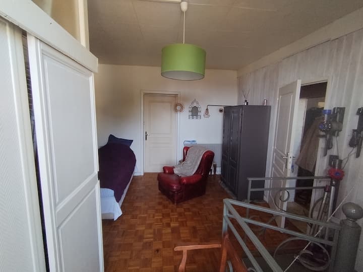 Jolie Chambre Pour Une Personne - Tulle