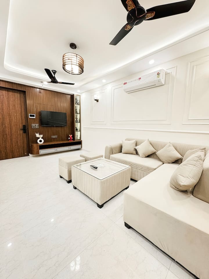 Executive Luxury 3bhk Retreat | Near Expo - Noida