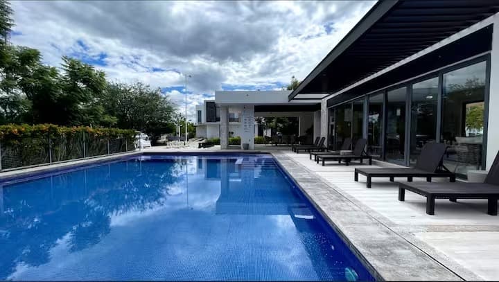 Acogedora Casa En Capittala (Facturamos Total) - León