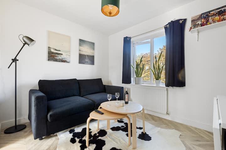 Peaceful 1-bed Flat In East London + Parking - Greenwich