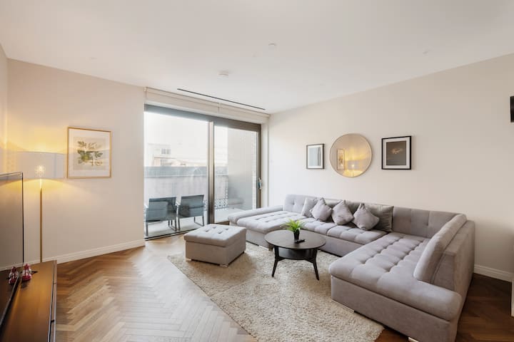 Newly Renovated 2 Bed2 Bath | Gym + Pool | Chelsea - Fulham