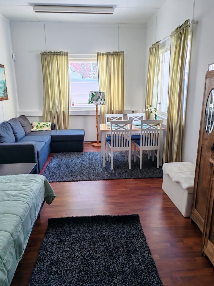 Huone Rauhallisella Paikalla Talon Pihapiirissä - Siuntio