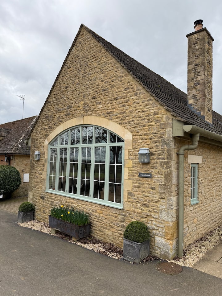 Coopers, A Stylish, Comfortable, Family, Home - Bourton-on-the-Water