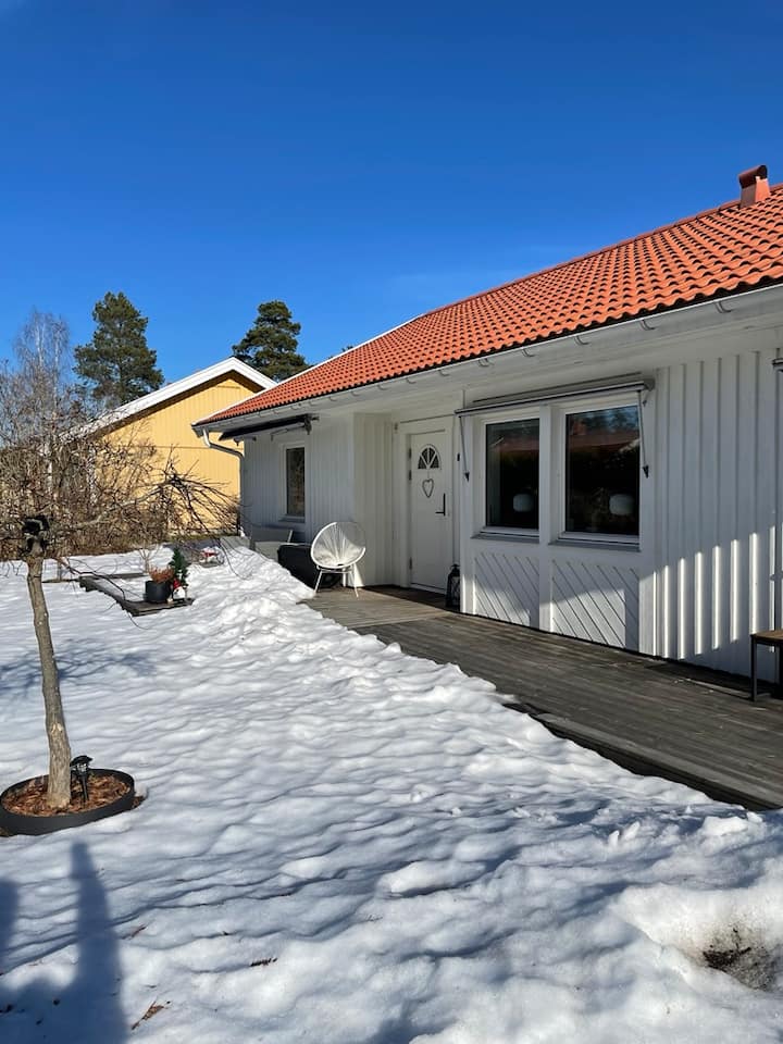 Välkommen Till Vårt Rymliga Hus I Karlstad! - Karlstad