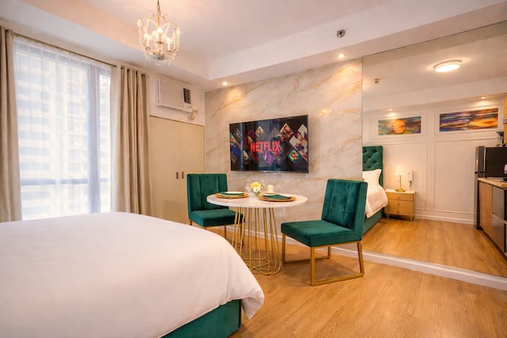 Elegant Makati Studio W/ Balcony, Free Pool & Gym - Manila