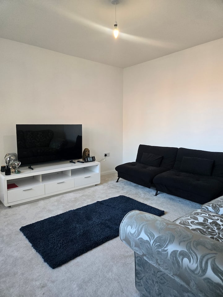 Glams Beautiful Luxury Home - Wolverhampton