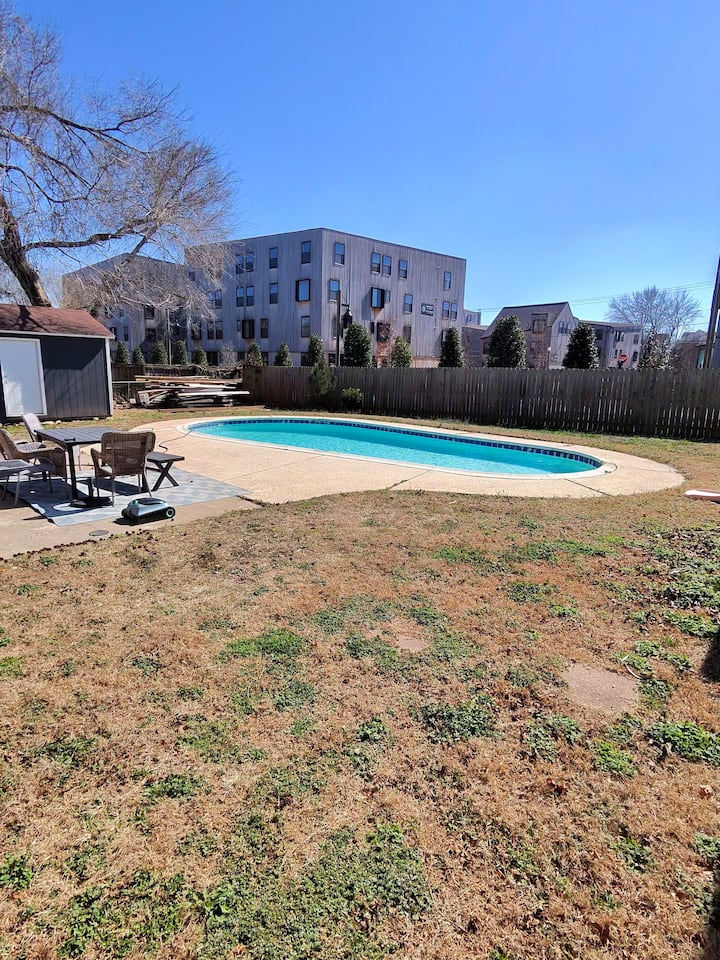 Comfortable Bentonville Getaway With Inground Pool - Bentonville, AR