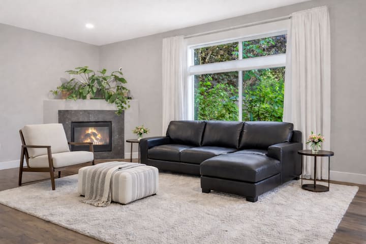 Modern Astoria Homestay | Water Views + Garden - Astoria, OR