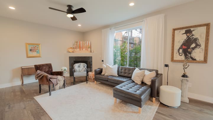 Modern Astoria Homestay | Water Views + Garden - Warrenton, OR