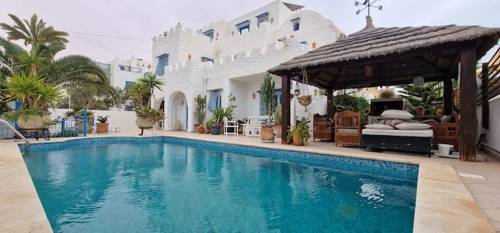 La Berbère. Le Luxe Authentique, Pieds Dans L'eau. - Zarzis