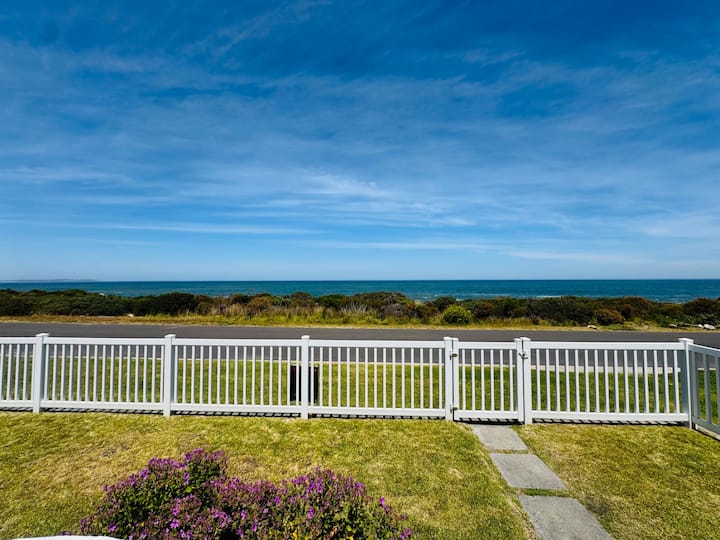 Front Row Seats! - Kleinmond