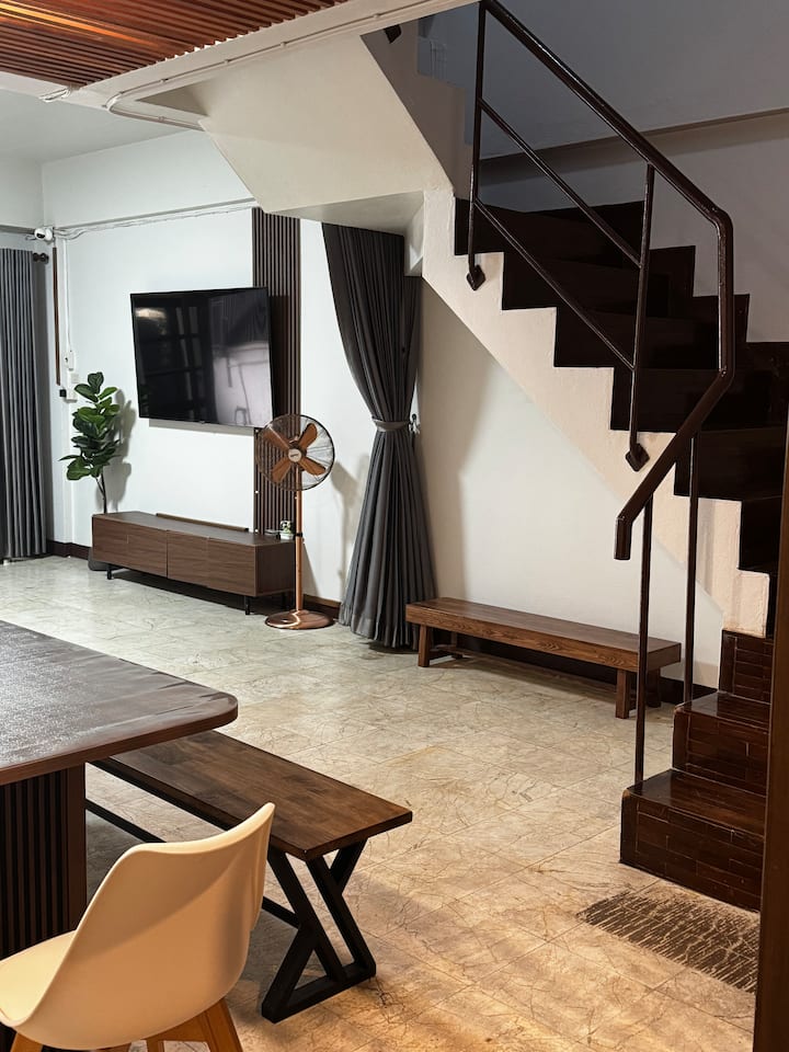 บ้านกลางเมือง - Chiang Mai