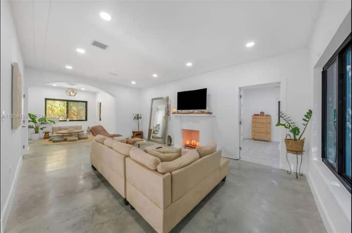 Miami 3bd/2ba Zen Retreat W/ Huge Yard & Parking! - Miami
