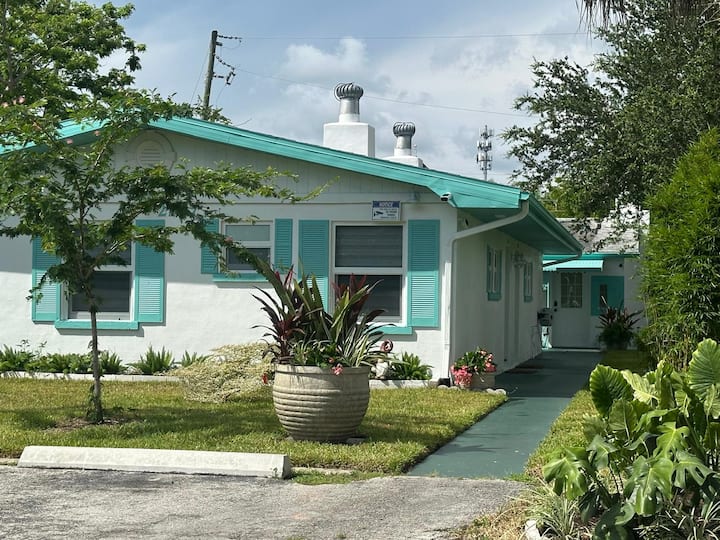 B)chic Apt, 3 Min To Beach, Dining & Downtown - Naples, FL