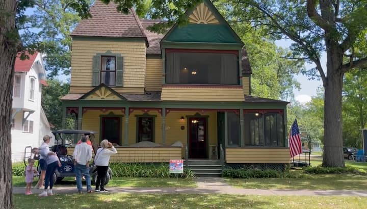 The Thousand Island Park Family Cottage - Gananoque