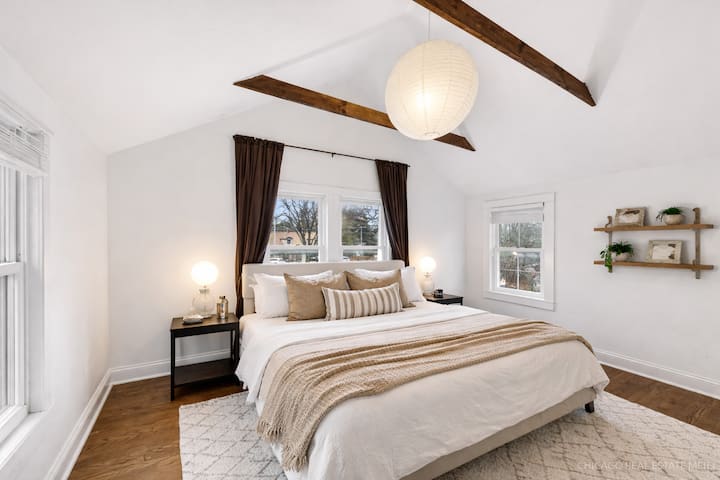 Spacious, Cozy, Central - West Chicago, IL