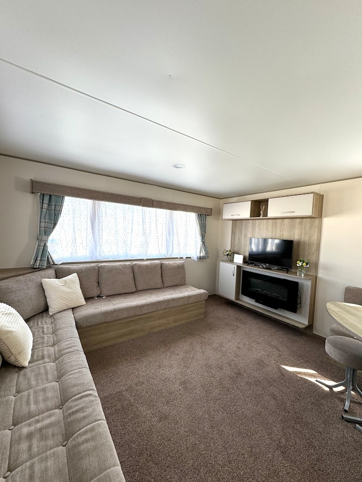 7 Berth Caravan Close To Sandy Beach - Brightlingsea