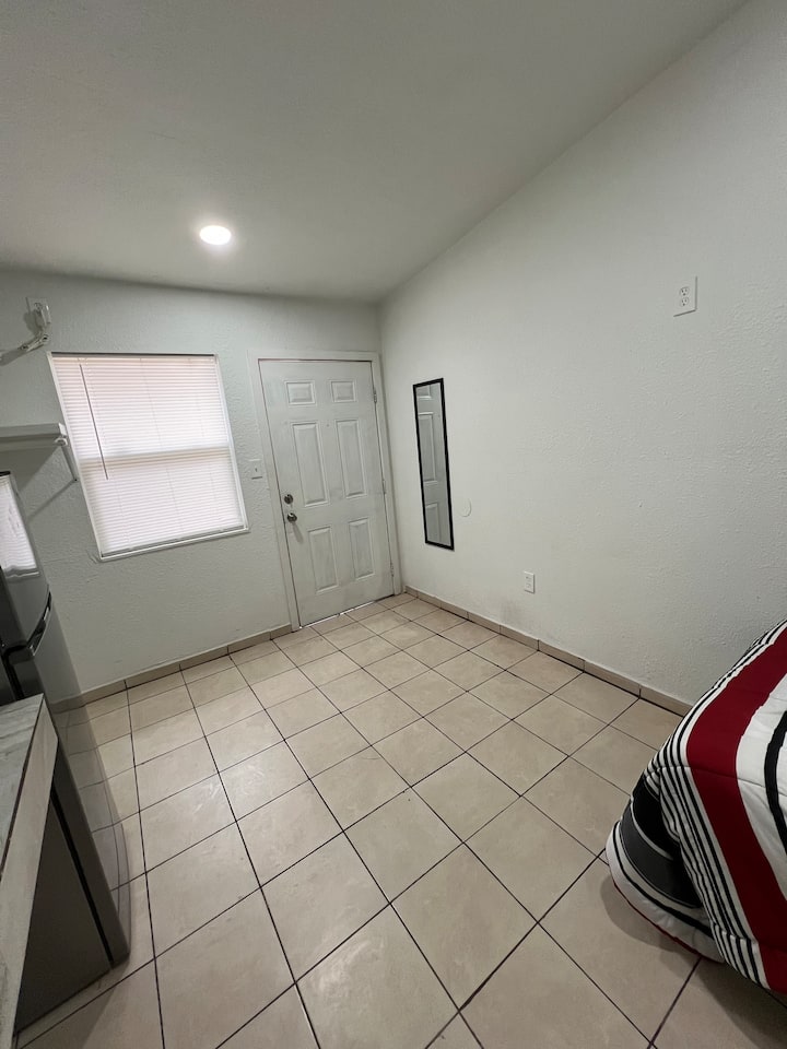 Tranquilo Y Seguro. I - Elgin, TX