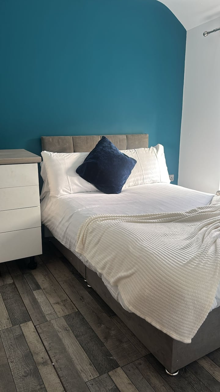 Next To Usw: 3 En-suite Bed Home | Treforest - Pontypridd