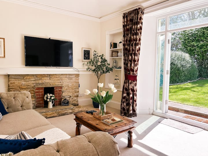 The Captain’s Cottage | Peaceful Garden & Views - Weymouth