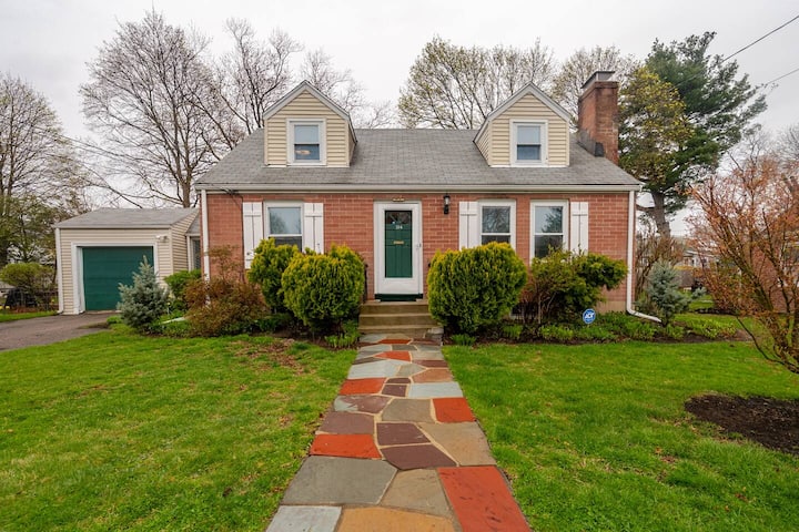 Entire Cape House - Weston, MA