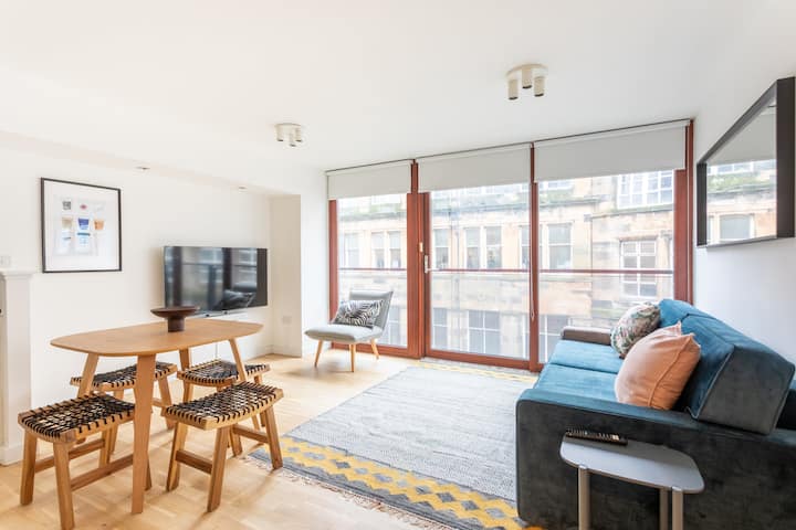City Centre Flat | Sleeps 4 | Walk To Station - Glasgow