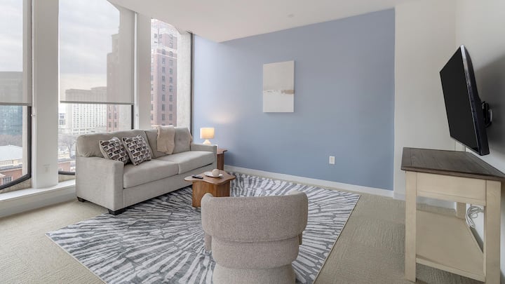 Landing | Chic 2bd, Gym - Hartford, CT