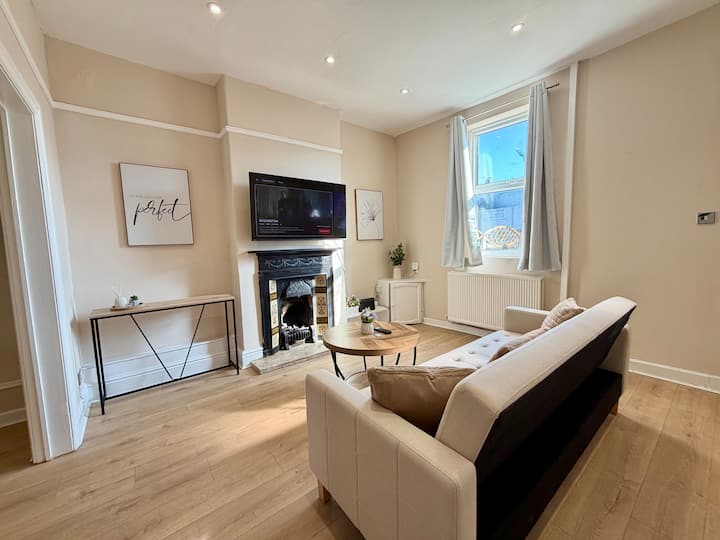 Spacious 3-bed Home Near Crosby Beach & Liverpool - Ormskirk