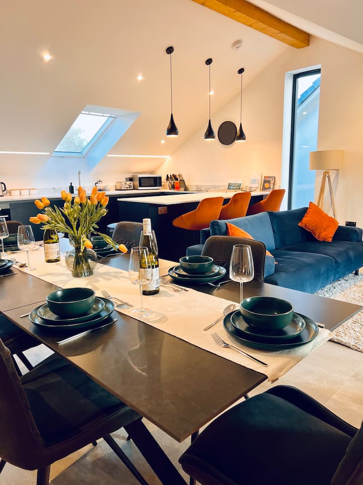 Walk To Beaches +Sea View+village Setting - Lizard