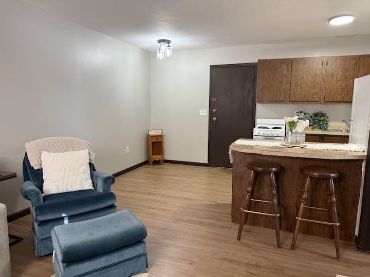 Cozy 1 Bedroom, 1 Bathroom Apartment In Aberdeen. - Aberdeen, SD
