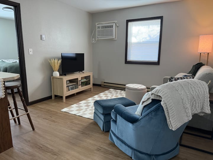 Cozy 1 Bedroom, 1 Bathroom Apartment In Aberdeen. - Aberdeen, SD