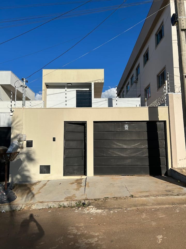 Casa De 3 Quartos E Churrasqueira. - Anápolis