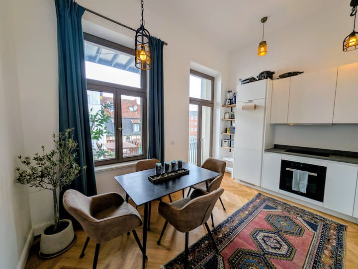Stylish Heritage Apt – 2 Min To Bonn Main Station - Bonn