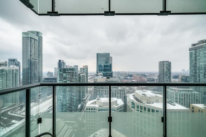 Downtown 1br Condo, Wifi, Balcony Plus City Views - Toronto, ON