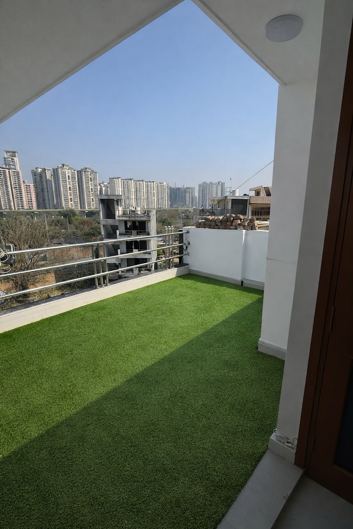 Modern 4bhk In Sector 49 | Entire Home - Noida